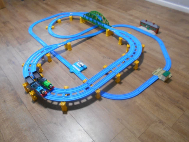 TOMY TRACKMASTER THOMAS The Tank Engine train set double track and ...