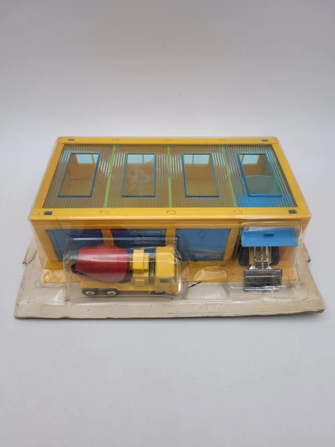 HUSKY MODELS NO.3004 Gift Set, Multi Garage & 2 Diecast Models ...