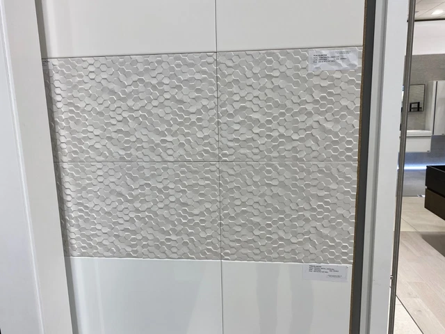 PORCELANOSA DUBAI WHITE Tiles 25cm x 44.3cm x 2 Boxes (2.6sqm) £70.00 ...