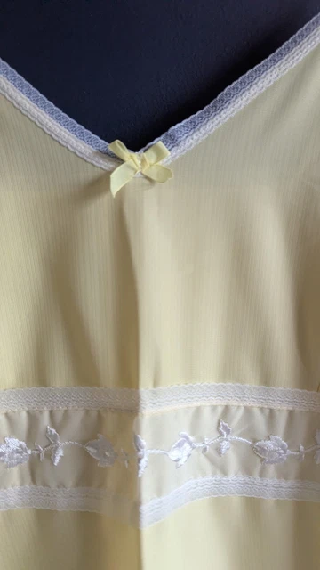 VINTAGE LEMON YELLOW Petticoat With Cream Lace Details 38 £16.15 ...