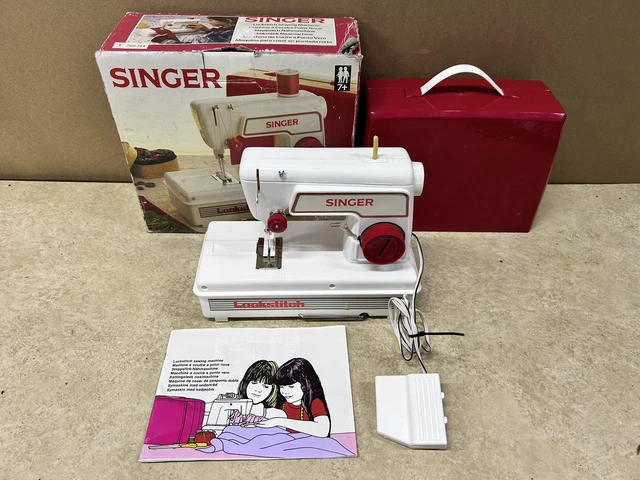 VINTAGE CHILDS SINGER Lockstitch Sewing Machine Carrying Case Battery ...
