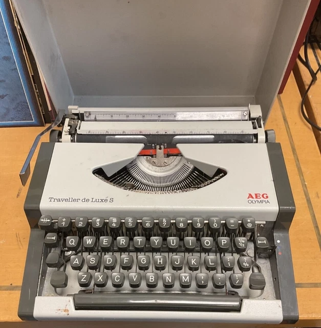 VINTAGE TYPEWRITER - Traveller de Luxe S AEG Olympia £99.99 - PicClick UK