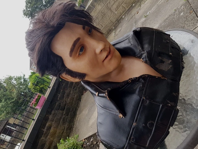 ELVIS PRESLEY WOWWEE Alive Lifesize Robot Sings & Talking Animatronic ...