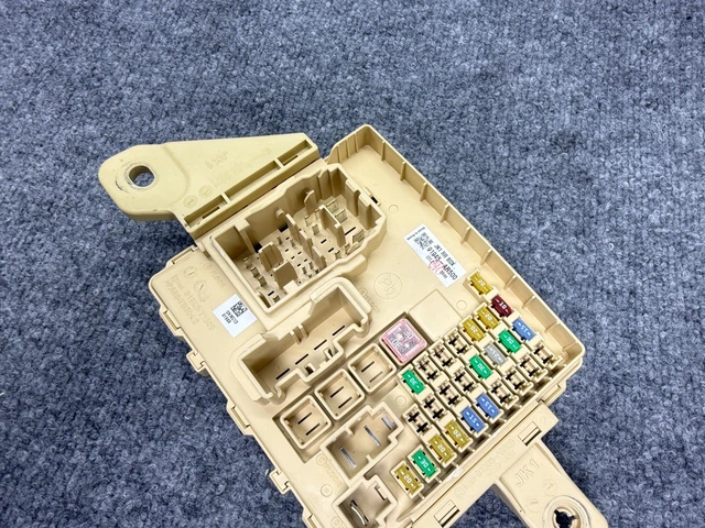 GENESIS GV70 2022-2026 Oem Cabin Fuse Relay Junction Block Box Unit ...