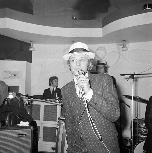 SINGER JOHNNY HALLYDAY opening night cabaret Psychedelic Paris- 1968 ...