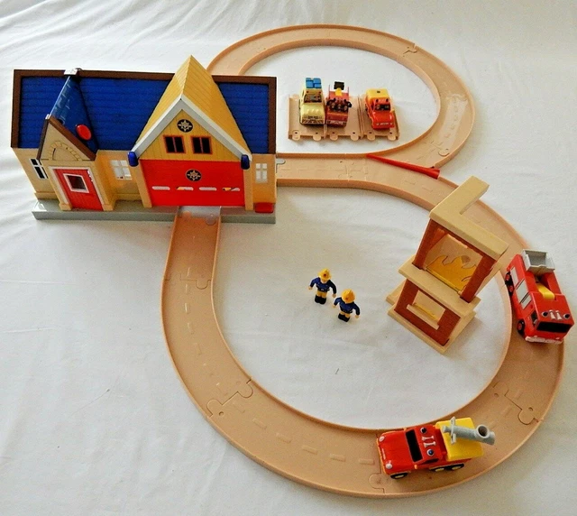FIREMAN SAM SNAP Trax Fire Station With Built In Microphone And Sounds ...