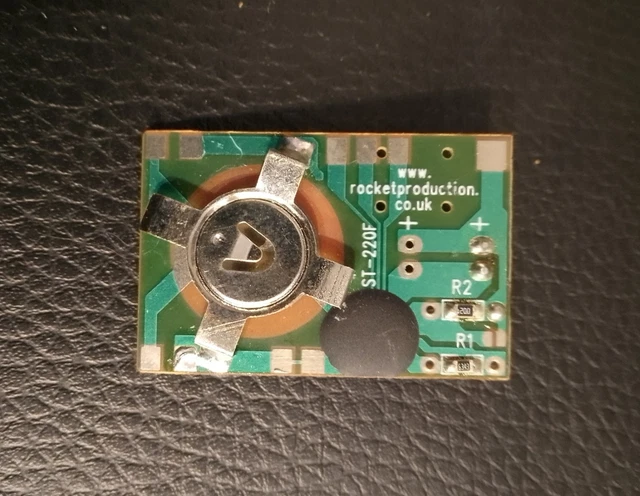 25 X FLASHING WHITE LED on ST-220F PCB Battery Powered by a CR2025 ...