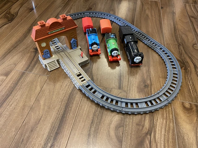 THOMAS THE TANK engine trackmaster trains Wellsworth Station Starter ...