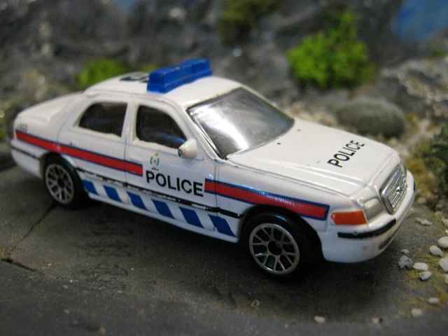 REALTOY FORD CROWN Victoria Police Cruiser 1/64 scale model car £3.84 ...