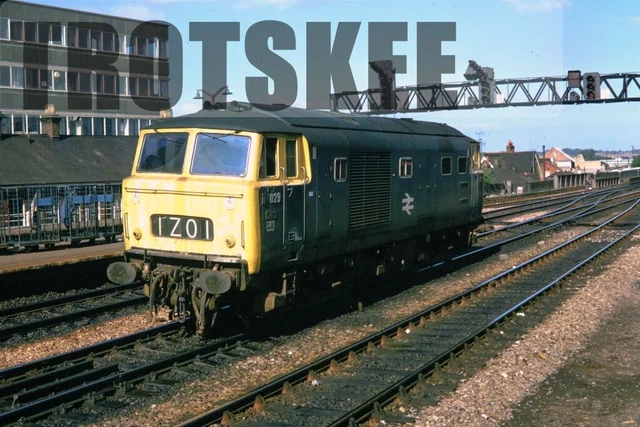 35MM SLIDE BR British Railways Diesel Loco Class 35 D7029 Reading 1974 ...