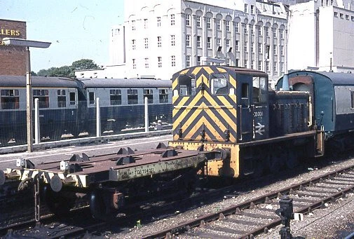 ORIGINAL COLOUR SLIDE of 03008 BR class 03 diesel shunter loco £4.99 ...