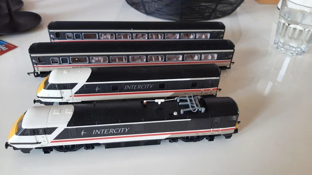 HORNBY CLASS 91,INTERCITY 224 Electric Locomotive+Dummy And 2 Class 4 ...