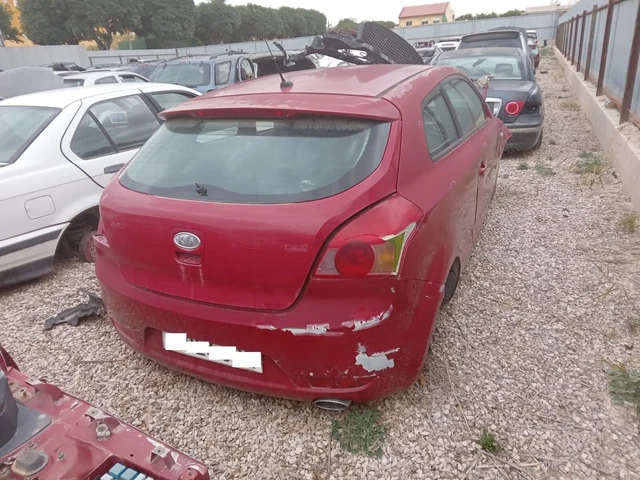 PARAGOLPES TRASERO KIA CEED FASTBACK 1.6 CRDI 115 2008 CodV 8294855 EUR ...