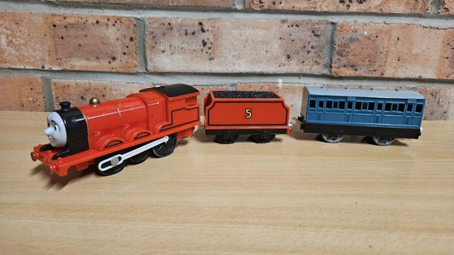 THOMAS & FRIENDS Trackmaster James Mattel Motorised Train & Tender 2009 ...