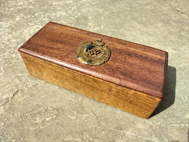 ANTIQUE VINTAGE SMALL Oak Wood Box,WW2 Era Army R.E. Brass Badge,Old ...