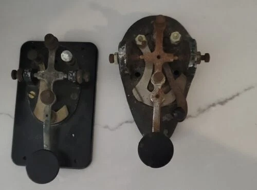 2 VINTAGE/ANTIQUE TELEGRAPH Key Morse Code Sounder Key #MFG EUR 89,42 ...