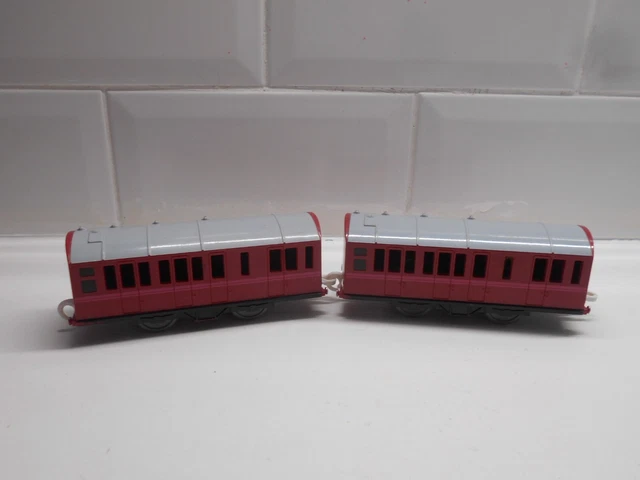 TOMY TRACKMASTER THOMAS the tank engine red express coaches. £8.99 ...