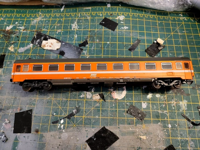 ROCO 54236A HO SNCF EUROFIMA 1st CLASS EXPRESS COACH 1:87 Exact Scale £ ...