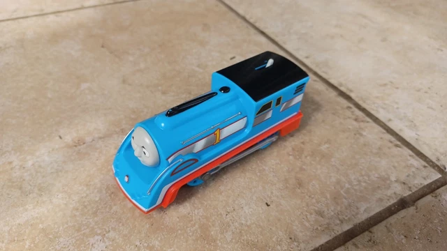 THOMAS TRACKMASTER STREAMLINE Thomas train (battery operated). New ...