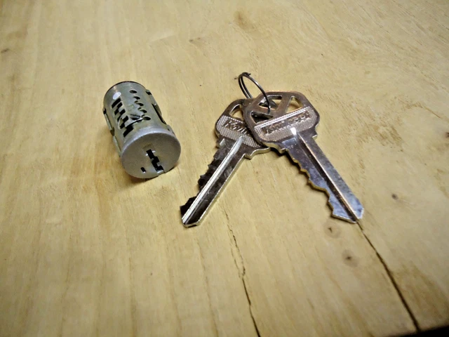 KWIKSET SMARTKEY LOCK Cylinder Replacement 2 KEYS - Silver/Nickel $29. ...
