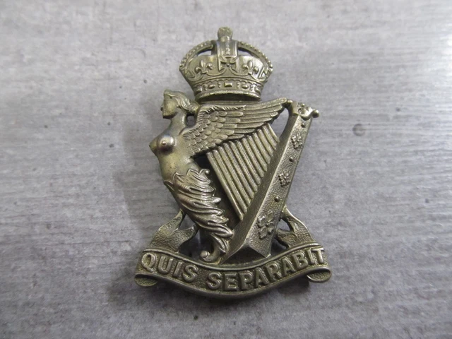 BRITISH ARMY MILITARIA WW1/WW2 Royal Irish Rifles Quis Separabit Cap ...