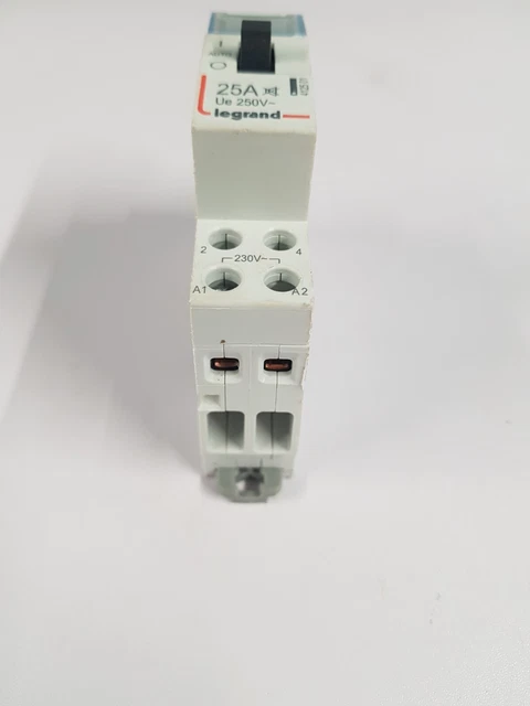 CONTACTEUR DOMESTIQUE CX³ Silencieux Bobine 230V 2P 250V 25A Contact 2F 1 Module EUR 9,00 ...