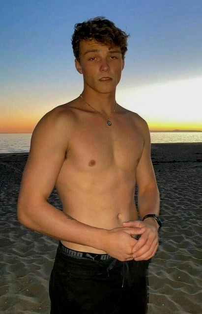 SHIRTLESS MALE BEEFCAKE Muscular Man Hunk Beach Jock Dude PHOTO 4X6 ...