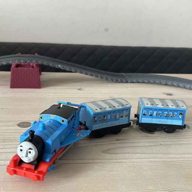 THOMAS TRACKMASTER REVOLUTION WINGED THOMAS battery train £14.00 ...
