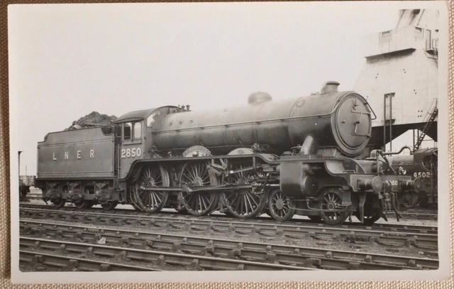 LNER GRESLEY B17 4-6-0 Number 2850 “Grimsby Town”, Woodford 1938, Real ...