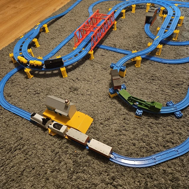 TOMY TRACKMASTER THOMAS Double Track Bridge Layout With Spencer Diesel ...