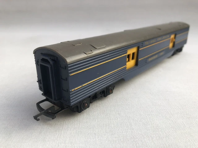 TRIANG R134 OO Gauge 1st Series Blue Transcontinental Baggage Car £10. ...