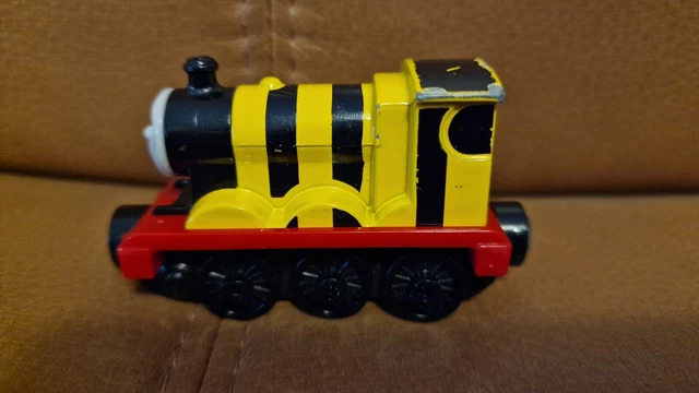 THOMAS THE TANK Engine And Friends Take N Play Along Diecast James ...