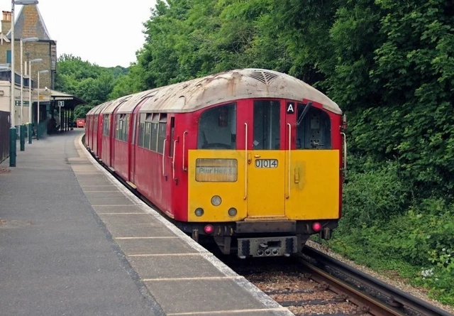 ISLAND LINE 483004 Class 483 EMU Railway Photo - Isle of Wight (1) £1. ...