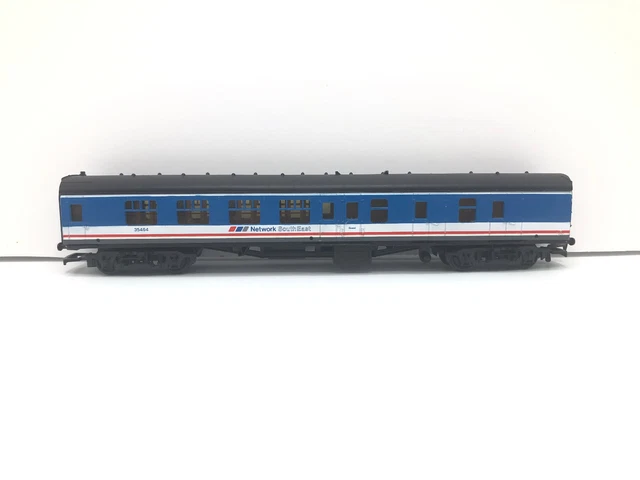 BACHMANN OO GAUGE NSE Network SouthEast Coach Mk2 2nd Brake Guard Open ...