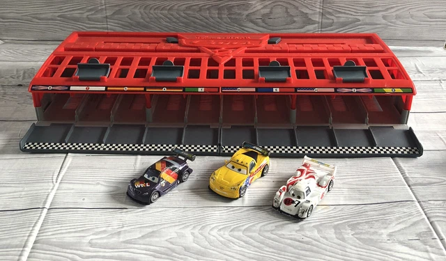 DISNEY PIXAR CARS 2 World Grand Prix Car Launcher Storage Carrying Case ...