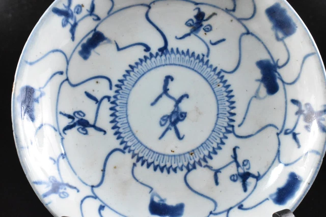 R6389: CHINESE BLUE&WHITE Flower Muffle painting PLATE/dish, auto £30. ...