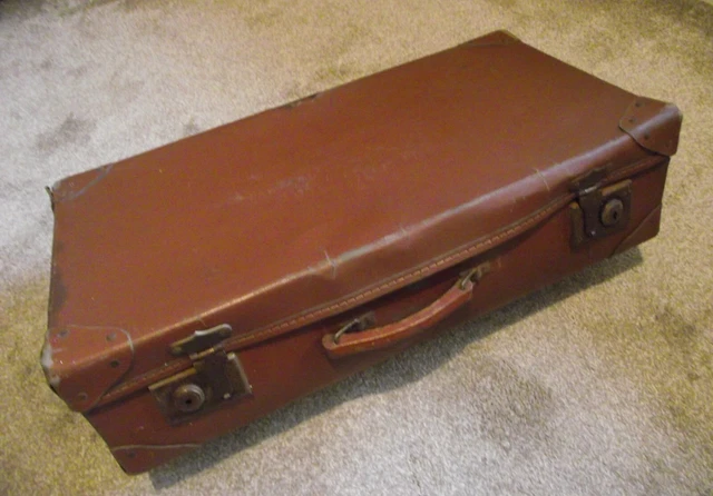 ORIGINAL WW2 Suitcase (ex British Army Sargeant) Battered but still ...