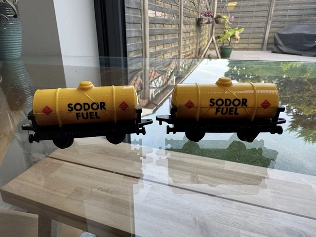 SODOR FUEL TANKERS ERTL Thomas The Tank Engine & Friends Train £7.55 ...
