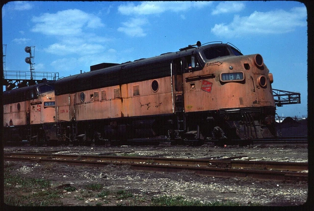 ORIGINAL SLIDE - MILW Milwaukee Road GP38-2 351 à Neenah, WI. 8/86 EUR 3,21 - PicClick FR