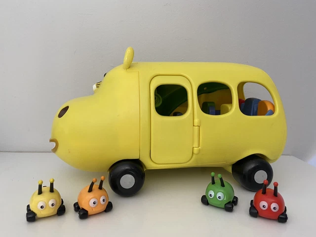 FAMOSA DISNEY JUNGLE Junction Yellow Hippo Bus Four Beetle Bugs Figures ...