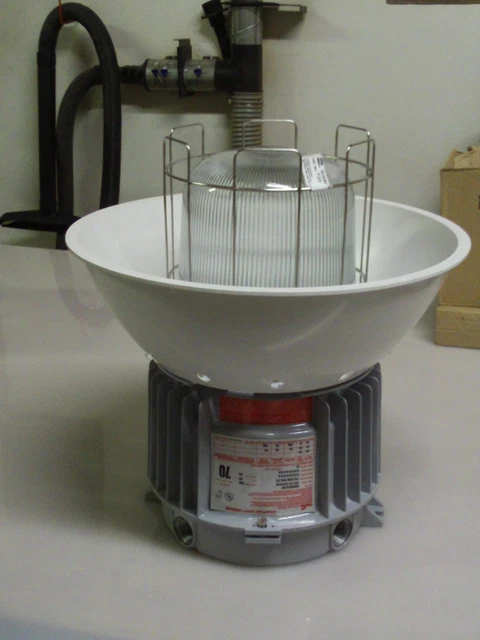 COOPER CROUSE HINDS 70 Watt Sodium Light Ceiling Mount Champ DMVS070MT ...