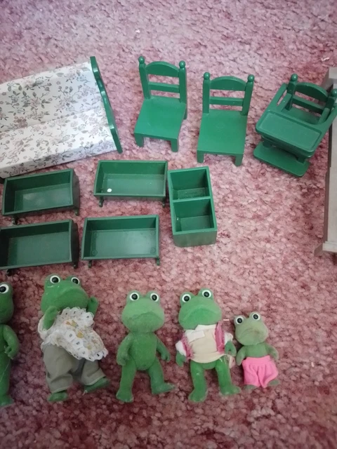 COLLECTION OF VINTAGE sylvanian families Frog Family Figures Bundle ...