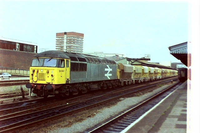 35MM RAILWAY COLOUR Negative Class 56 064 at Reading £1.95 - PicClick UK
