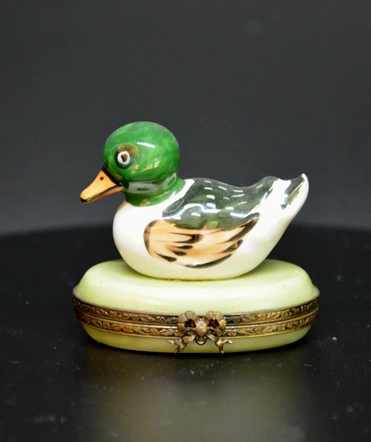 RARE, BOÎTE EN porcelaine de Limoges, signée, peinte main, fermoir laiton ciselé EUR 65,00 ...