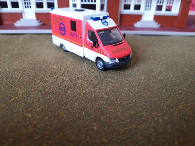 HO 1/87 SCALE Mercedes Sprinter Ambulance Herpa wiking rietze $22.40 ...
