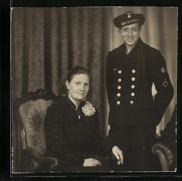 FOTOGRAFIE 2.WK, KRIEGSAUSMARSCH, Matrose der Kriegsmarine in Uniform ...