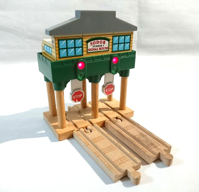 WOODEN RAILWAY TRACK - Thomas Deluxe Sodor Signal House - Learning ...