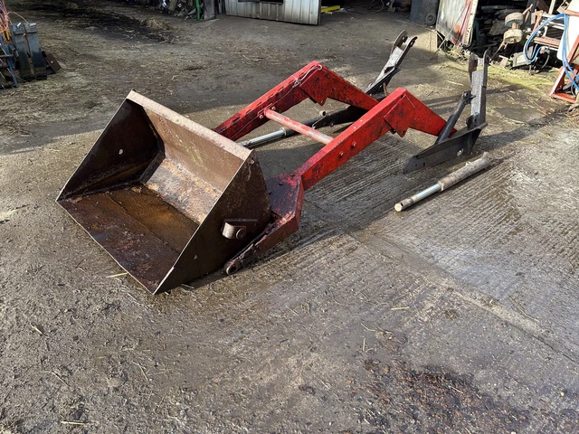 DAVID BROWN FRONT end loader complete with bucket / tractor loader £250 ...