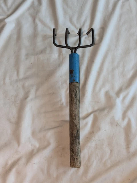 VINTAGE 4-TINE PRONG GARDEN CLAW Hand Held RAKE Cultivator Tool Long ...