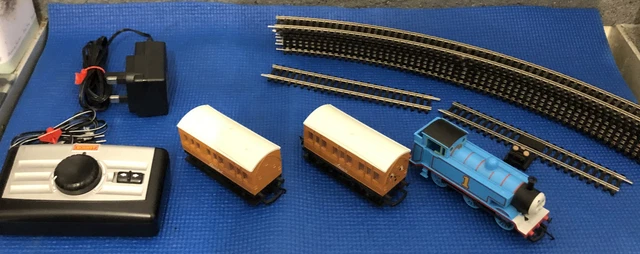 HORNBY R9283 THOMAS The Tank Engine Starter Set 00 Gauge Electric Train ...